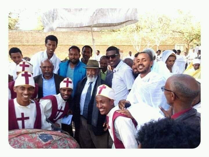 ልኡል ራስ መንገሻ ስዩም ትግራይ ውስጥ የወርቅ ካባ እና አክሊል በመሸለማቸው ህወሓት ሸላሚዎቹን አገተ ...
