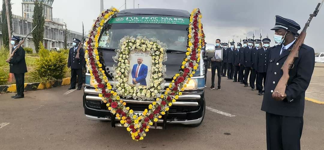 የኮሚሽነር አበረ አዳሙ አስከሬን ባህርዳር ገባ | Mereja.com - Ethiopian Amharic News