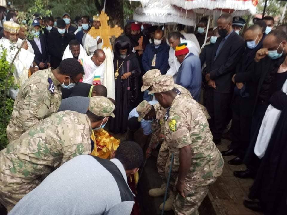 የኮሚሽነር አበረ አዳሙ የቀብር ሥነ-ሥርዓታቸው ተፈጽሟል፡፡ | Mereja.com - Ethiopian Amharic News