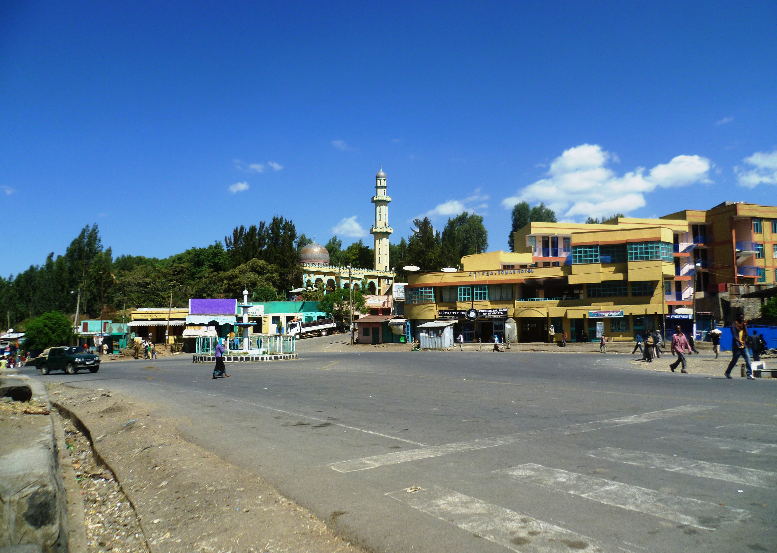 በመድፍ፣ በዲሽቃ ኃይለኛ ውጊያ አለ። ድምጹ ራሱ በጣም ይሰማል። ከዚህ ከሐይቅም ይተኮሳል። ይኸው አሁንም ...