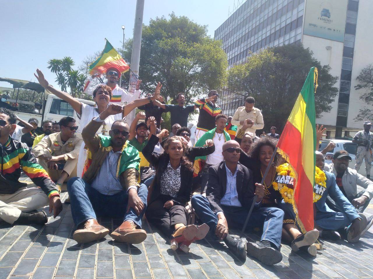 ፕሬዜዳንቱ እስክንድር ነጋ ብቻ ሲለቀቁ ከ25 በላይ የባልደራስ አባላት ታሰሩ | Mereja.com ...