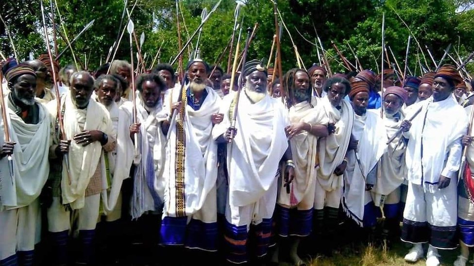 አንድ የቡርጂ ተወላጅ ተገደለ ተብሎ ዘጠኝ የጉጂ ተወላጆች መገደላቸውን ተከትሎ ውጥረቱ ተባብሷል። | Mereja ...